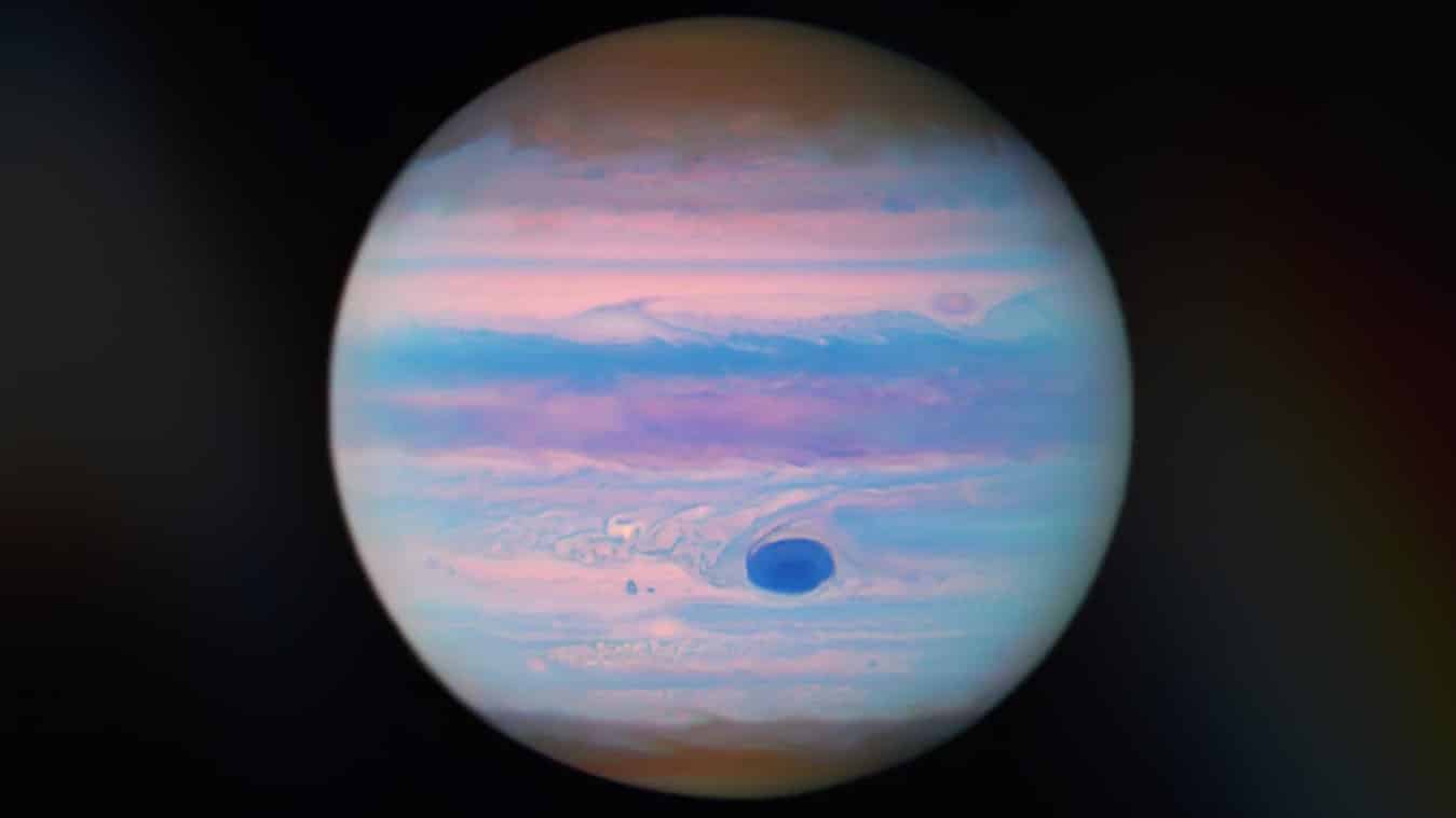 NASA exhibe vista ultravioleta de Júpiter